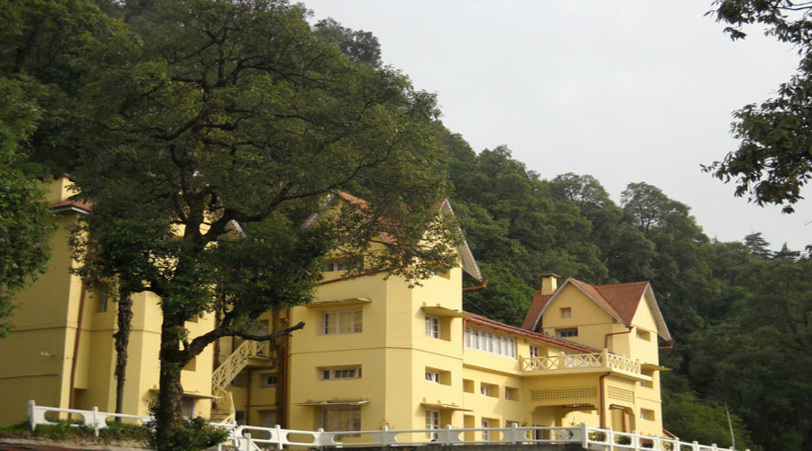 6 Bedroom Colonial cottage Mussoorie online with 16 % discount on Room ...