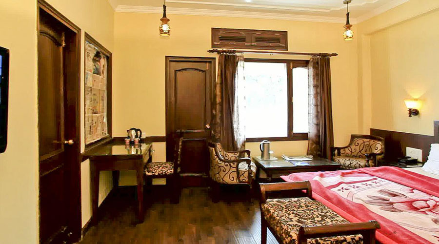 Hotel Monarch Mussoorie online with 16 % discount on Room Packages Tariff.
