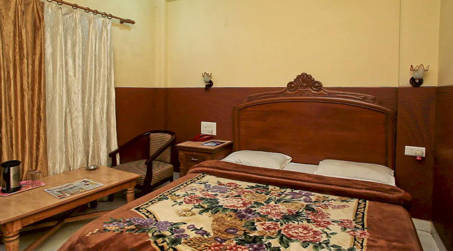 Hotel Monarch Mussoorie online with 16 % discount on Room Packages Tariff.