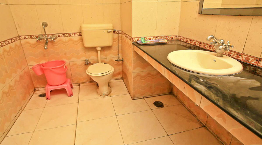 Hotel Monarch Mussoorie online with 16 % discount on Room Packages Tariff.